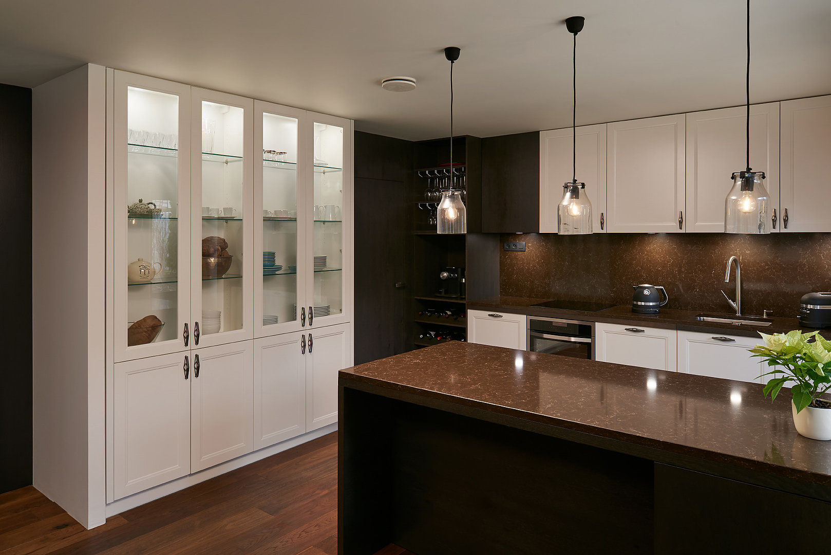 Elegant classic kitchen with HANÁK interior doors — HANÁK Nábytek