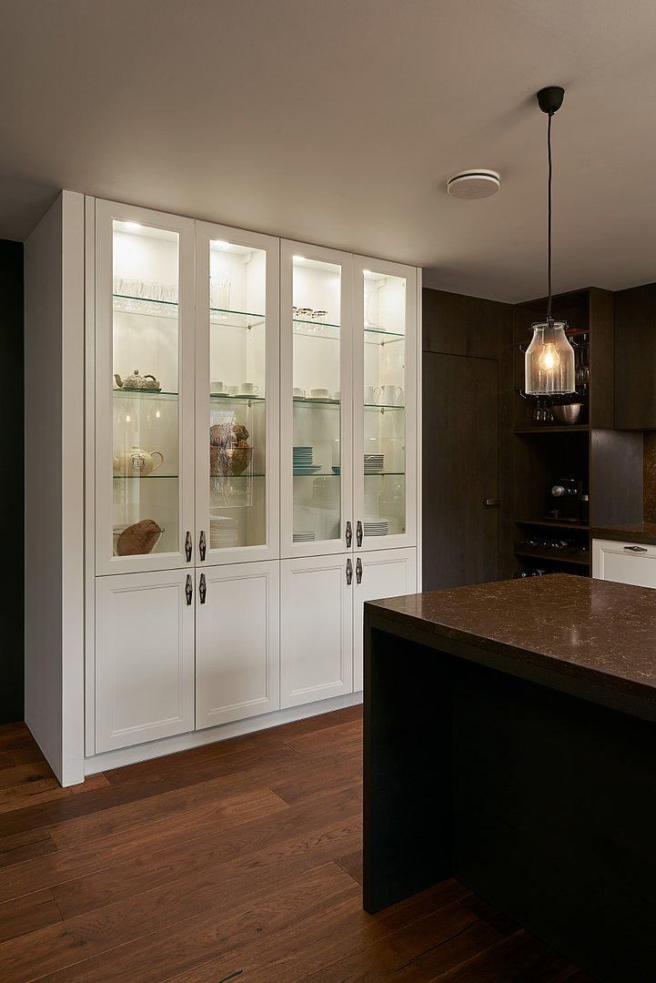 Elegant classic kitchen with HANÁK interior doors — HANÁK Nábytek